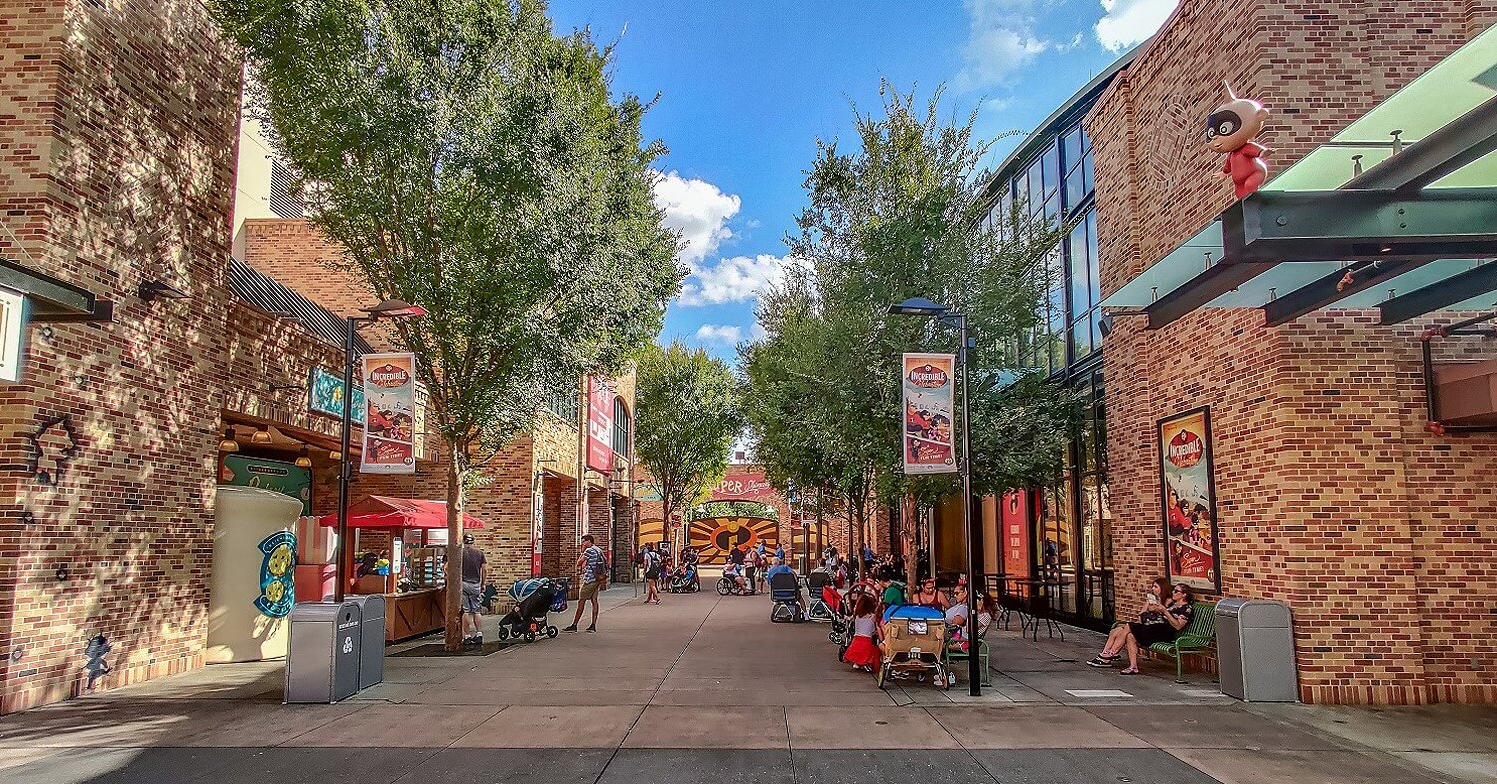 Pixar Plaza | Bereich rund um "Die Unglaublichen" und weitere Pixar Filme