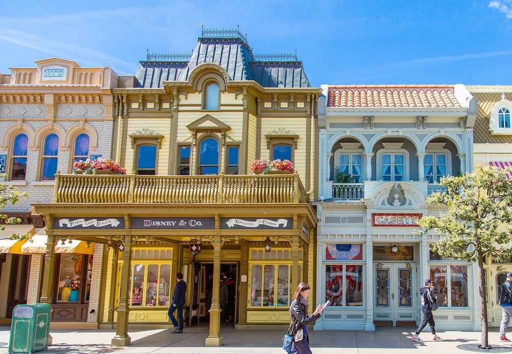 Shopping in der Main Street, U.S.A. im Disneyland Paris